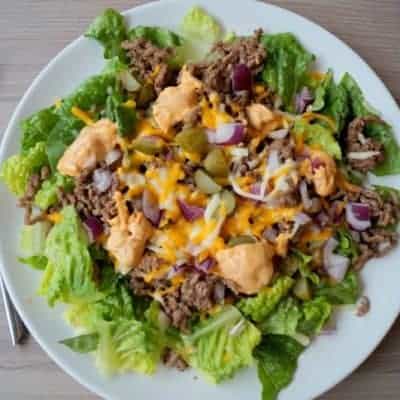 Low carb Big Mac Salat zum Abnehmen für 25 Minuten: super schnell!